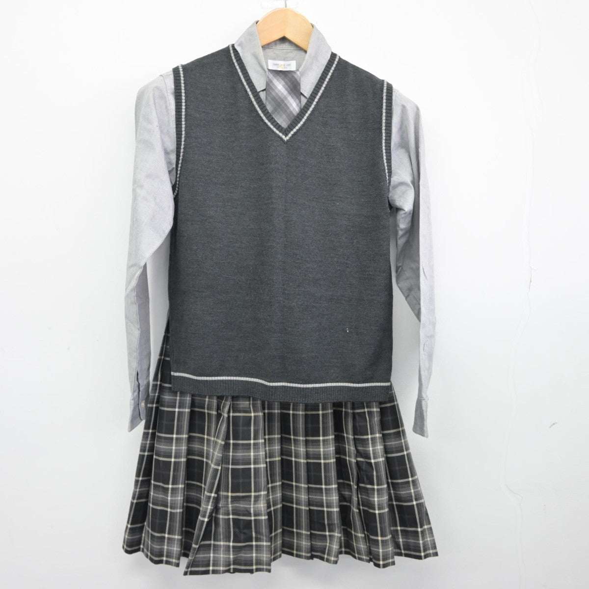 【中古】東京都 神戸龍谷高等学校 女子制服 4点（ニットベスト・シャツ・スカート）sf039082 中古制服通販パレイド