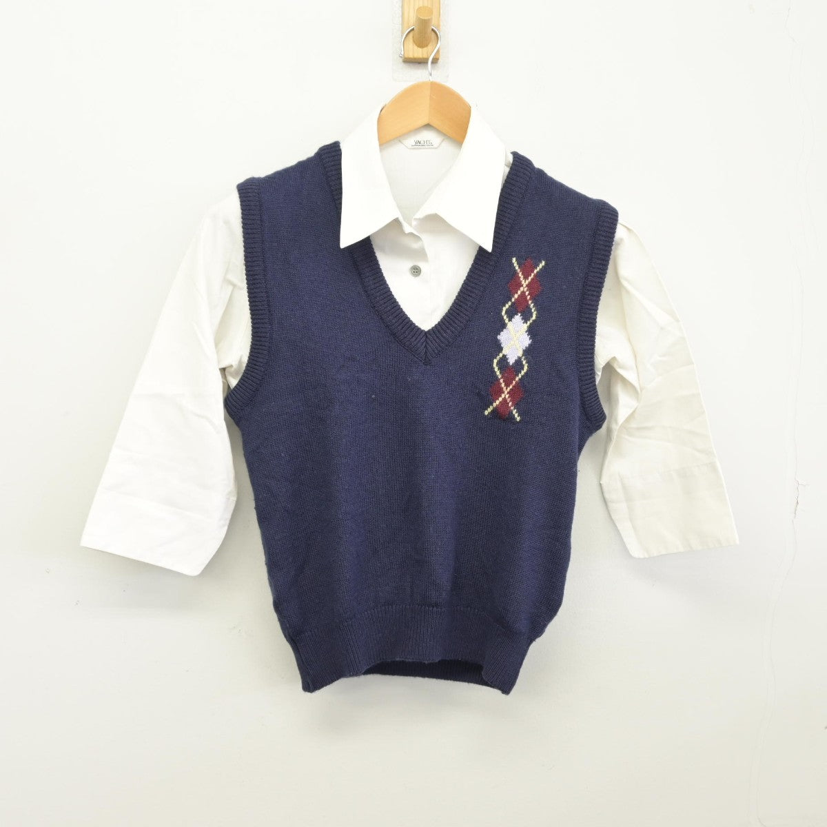【中古】山口県 宇部フロンティア付属香川高等学校 女子制服 2点（ニットベスト・シャツ）sf039139 中古制服通販パレイド
