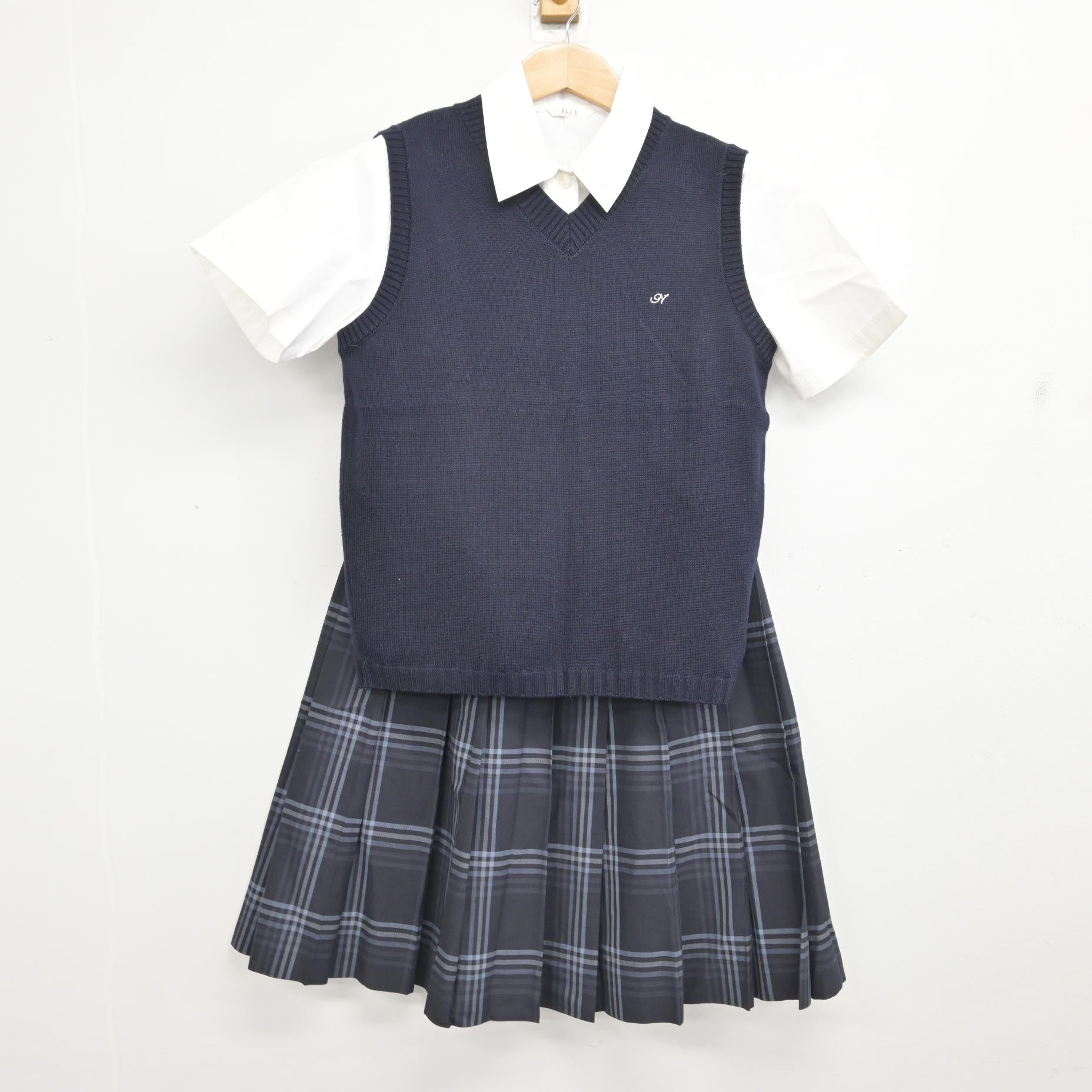 【中古】福岡県 中村学園女子高等学校/旧制服 女子制服 3点 (ニットベスト・シャツ・スカート) sf090425 | 中古制服通販パレイド