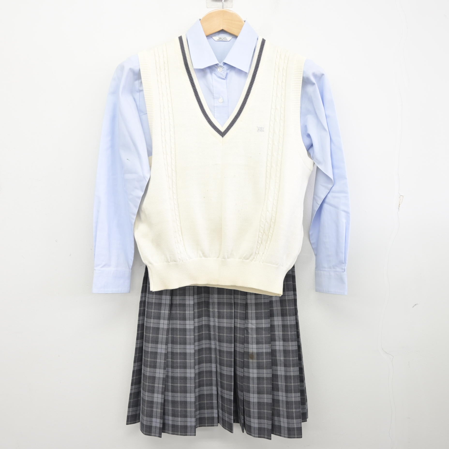 【中古】埼玉県 三郷北高等学校 女子制服 3点 (ニットベスト・シャツ・スカート) sf095107 | 中古制服通販パレイド
