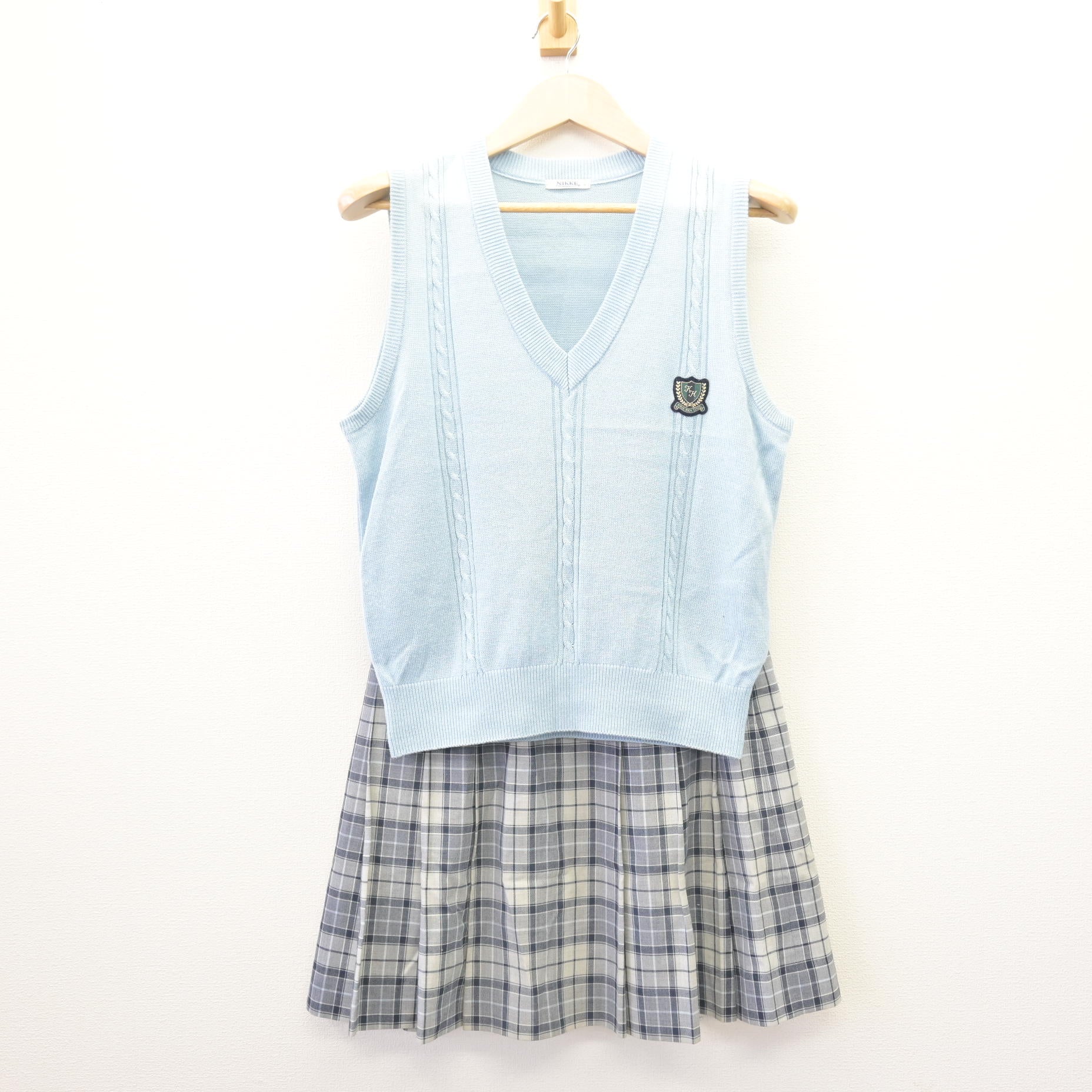 【中古】東京都 錦城高等学校 女子制服 2点 (ニットベスト・スカート) sf110153 | 中古制服通販パレイド