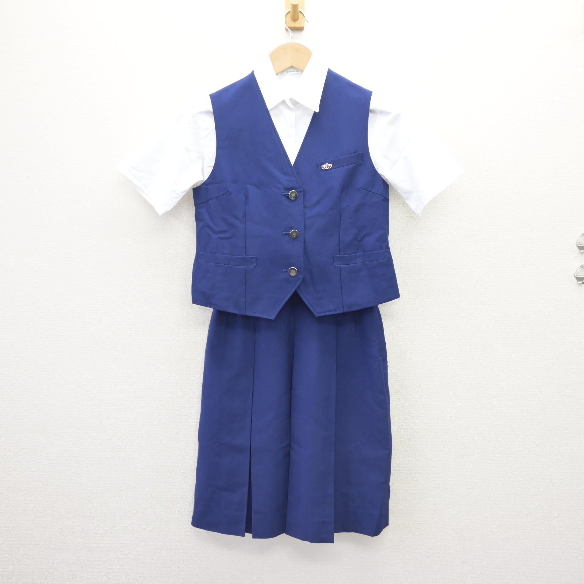【中古】神奈川県 高倉中学校 女子制服 4点 (ベスト・シャツ・スカート) sf110510 | 中古制服通販パレイド
